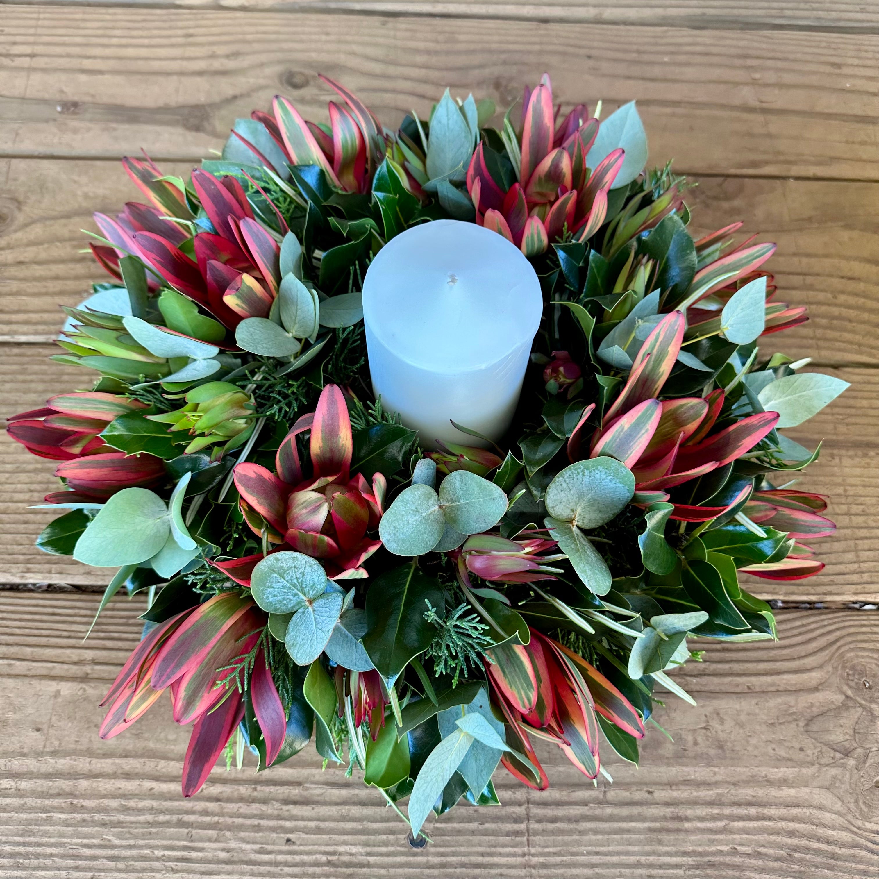 Anuhea Tabletop Wreath with White Center Candle – Anuhea Flowers